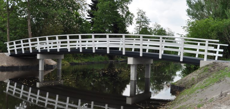 FRP Composite Bridges - Sarum Hardwood Structures, Timber Bridges ...