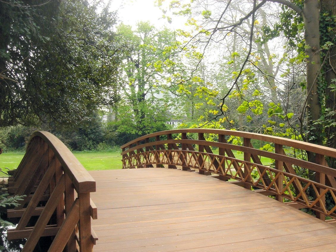 Bespoke Parapets - Sarum Hardwood Structures, Timber Bridges ...