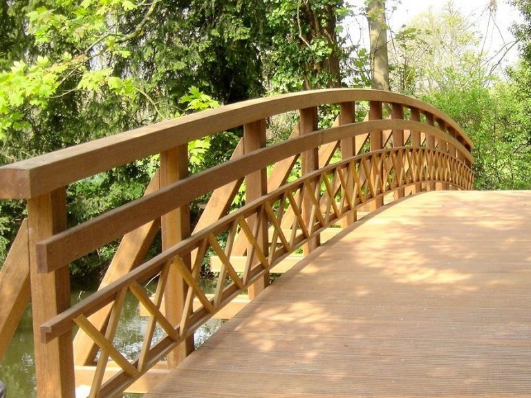 Bespoke Parapets - Sarum Hardwood Structures, Timber Bridges ...